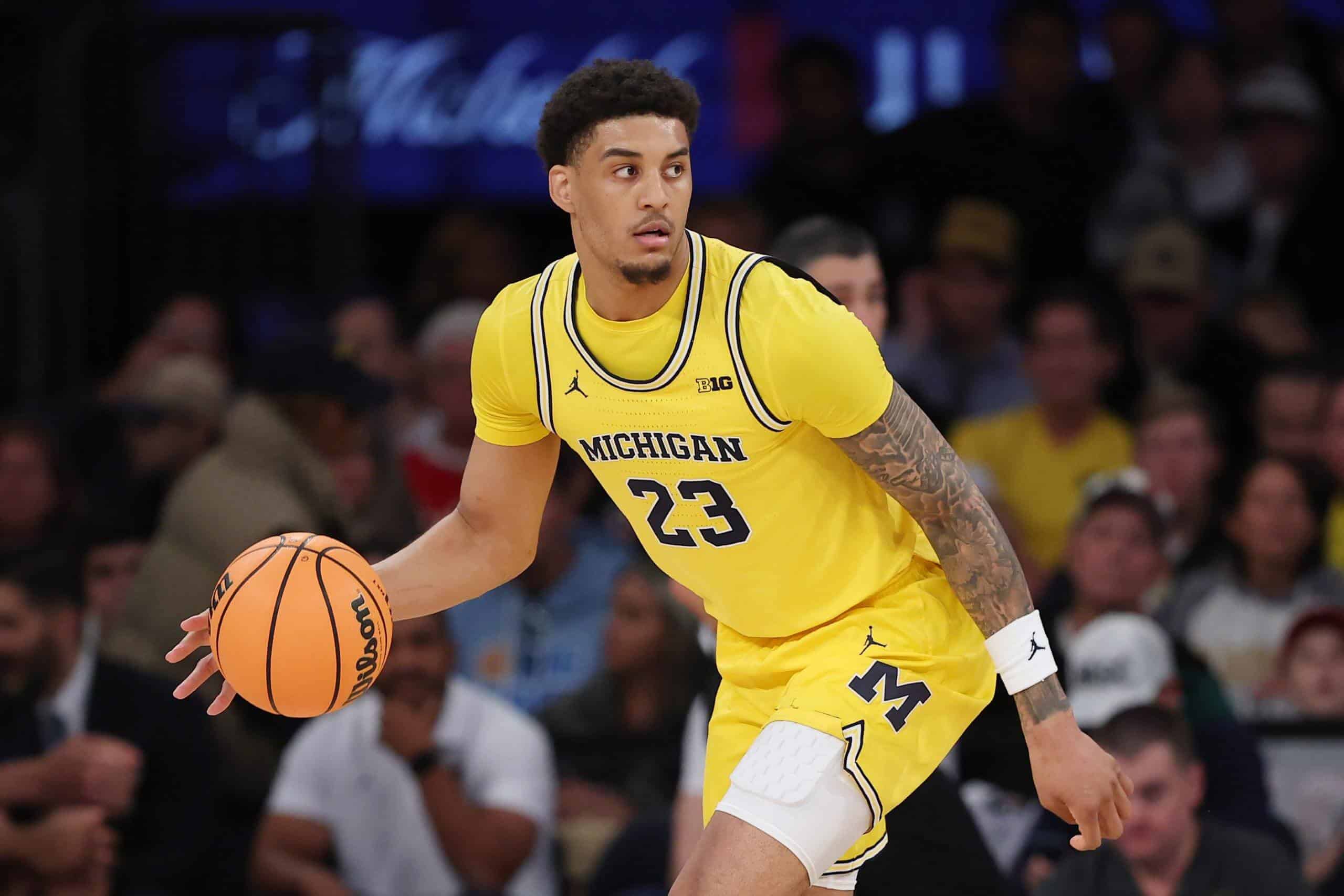 Connecticut Huskies vs Michigan Wolverines - National Championship ...